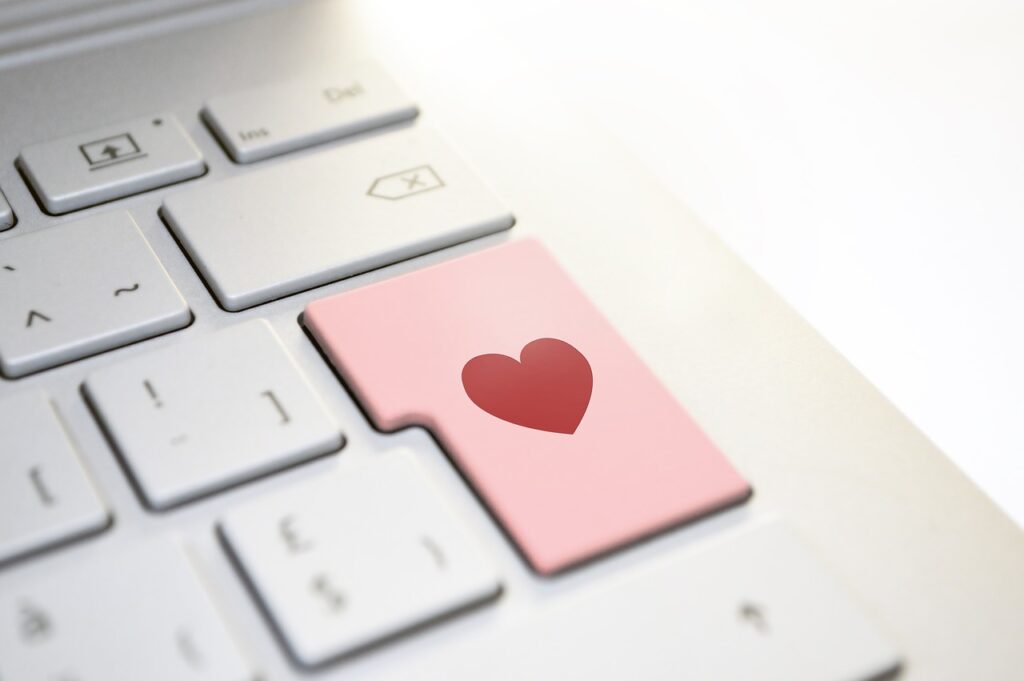 Using These Dating Profile Words Will Get You the Perfect Matches